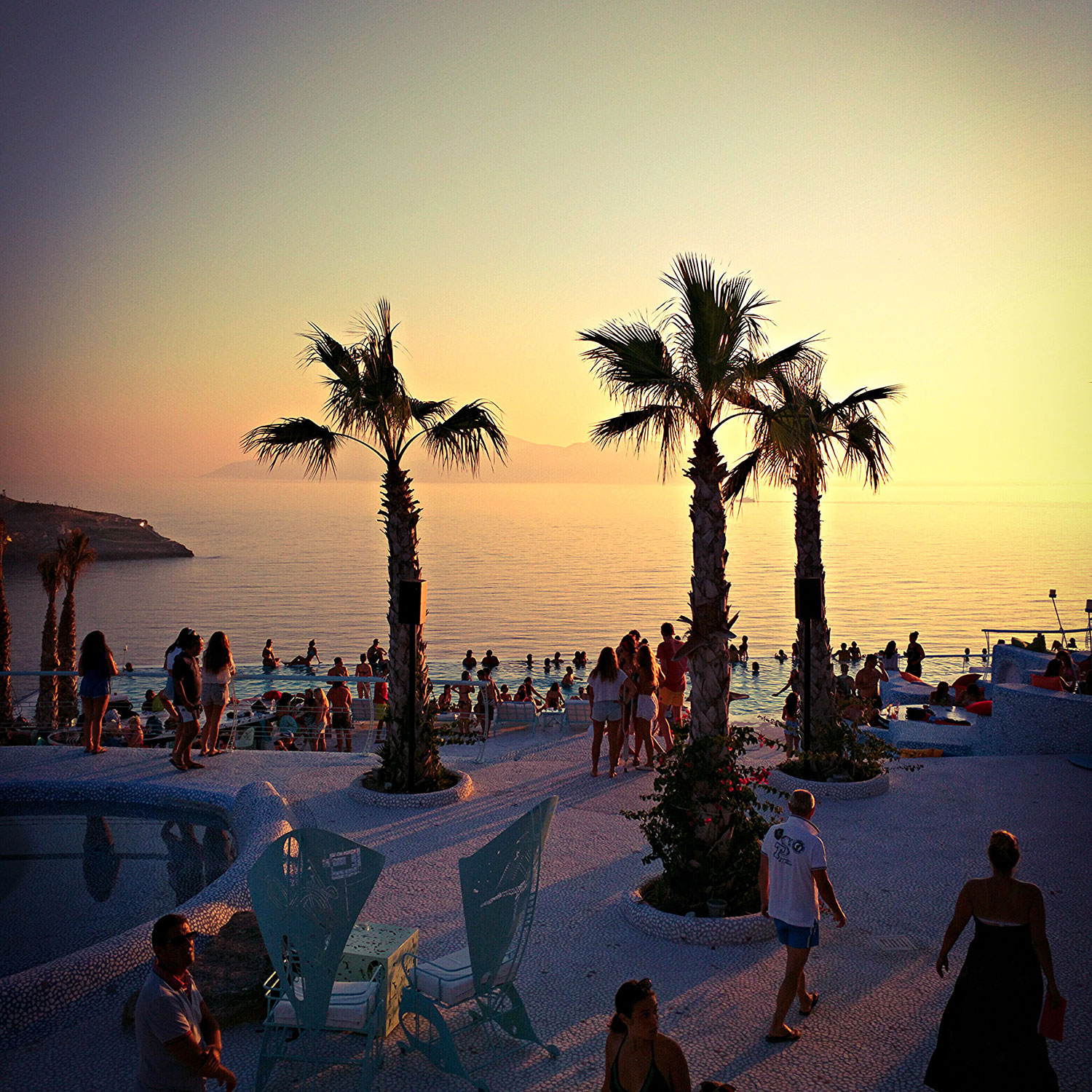 Restaurants, Lounges & Bars - LuxurIOS - Ios Island